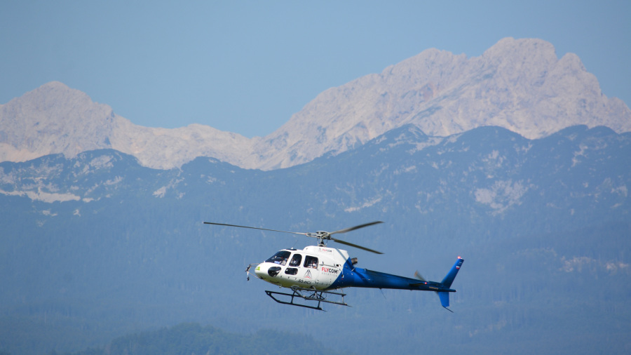 SLOVENIJA: Panoramski polet s helikopterjem nad Julijskimi Alpami ...
